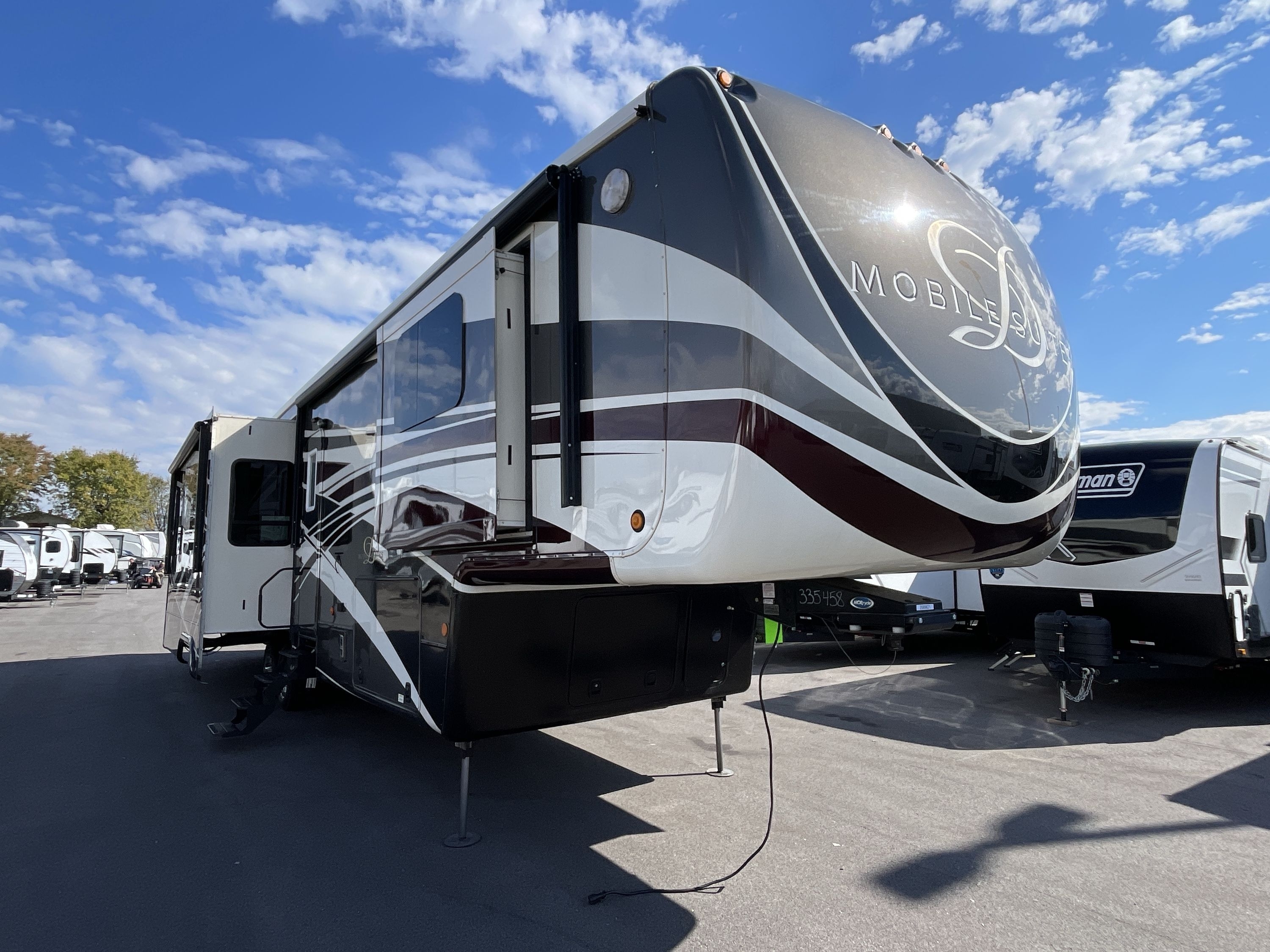 Used 2017 D Luxury Suites Mobile Suites 40KSSB4 40 KSSB4 For Sale in ...