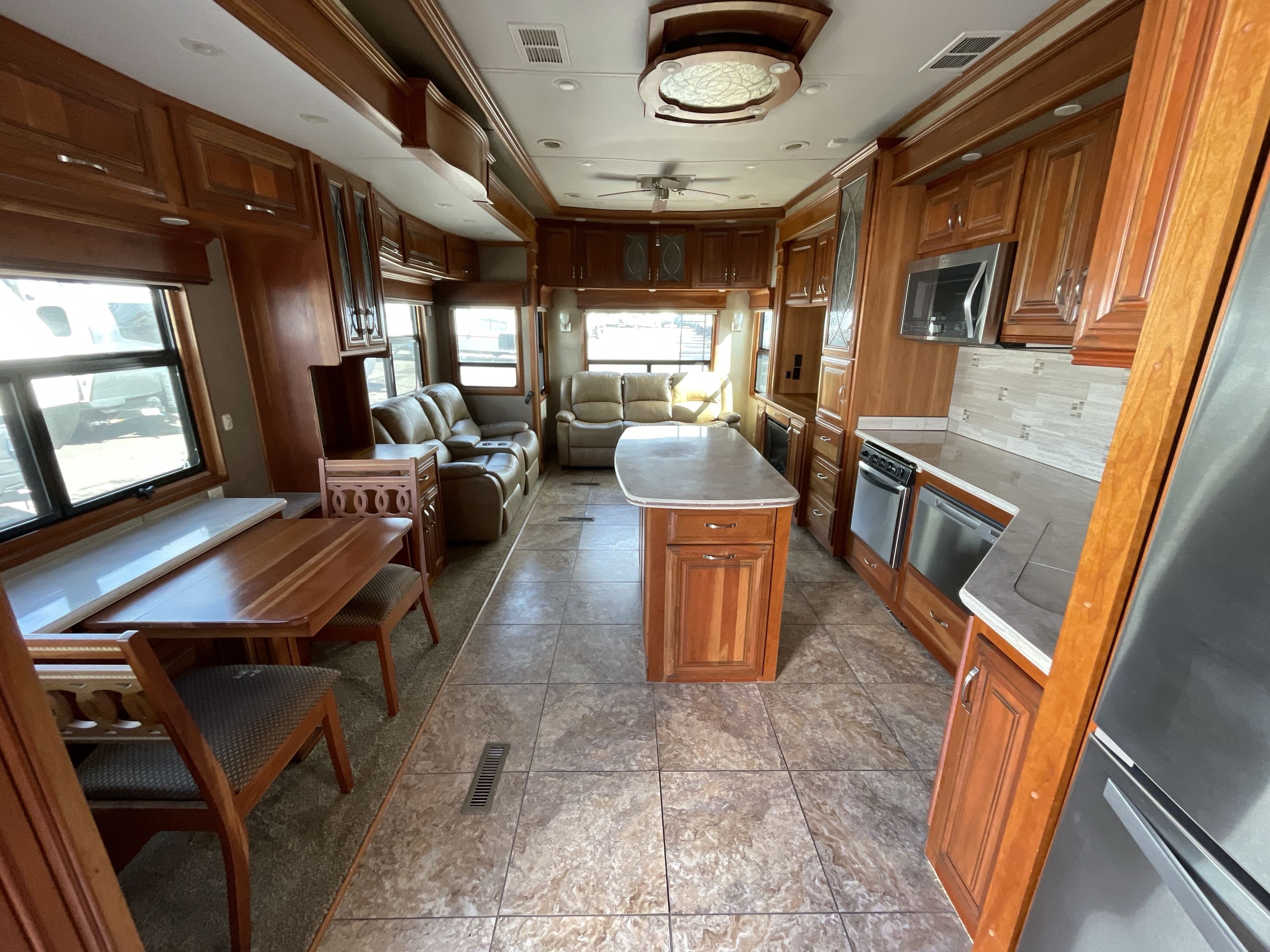 Used 2017 D Luxury Suites Mobile Suites 40KSSB4 40 KSSB4 For Sale in ...