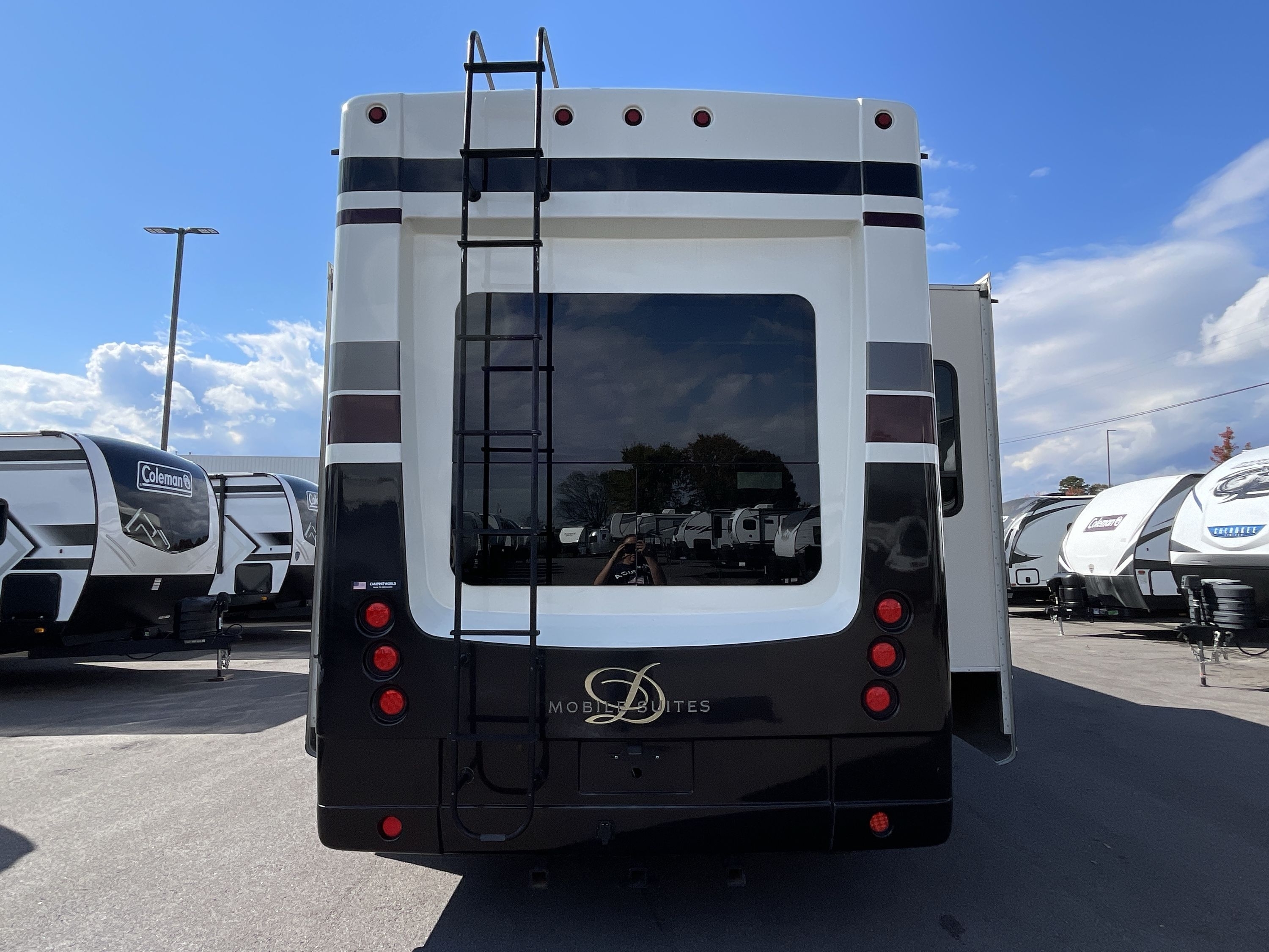 Used 2017 D Luxury Suites Mobile Suites 40KSSB4 40 KSSB4 For Sale in ...