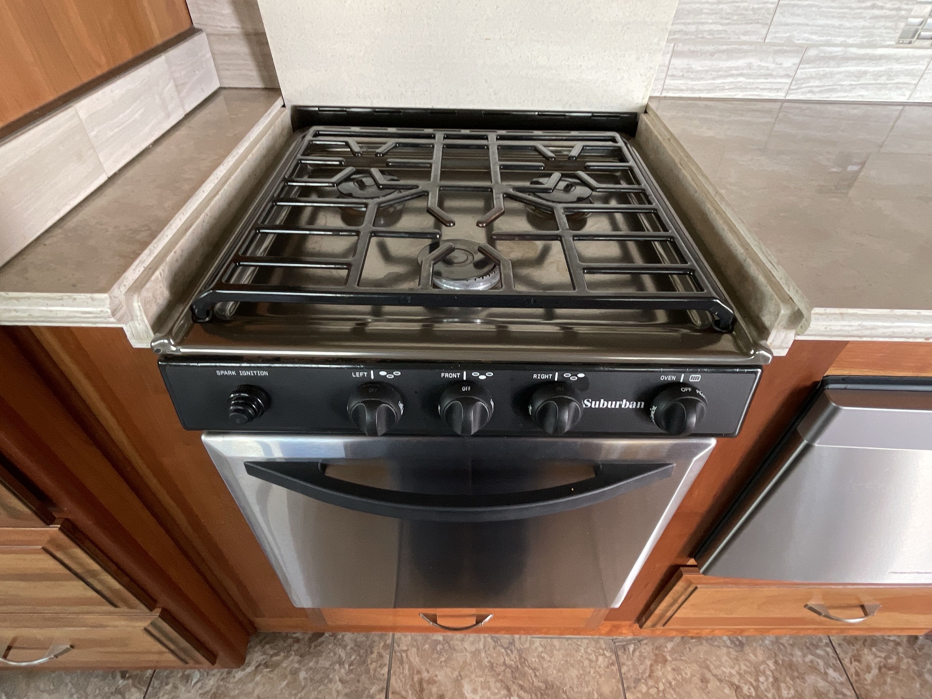 Used 2017 D Luxury Suites Mobile Suites 40KSSB4 40 KSSB4 For Sale in ...
