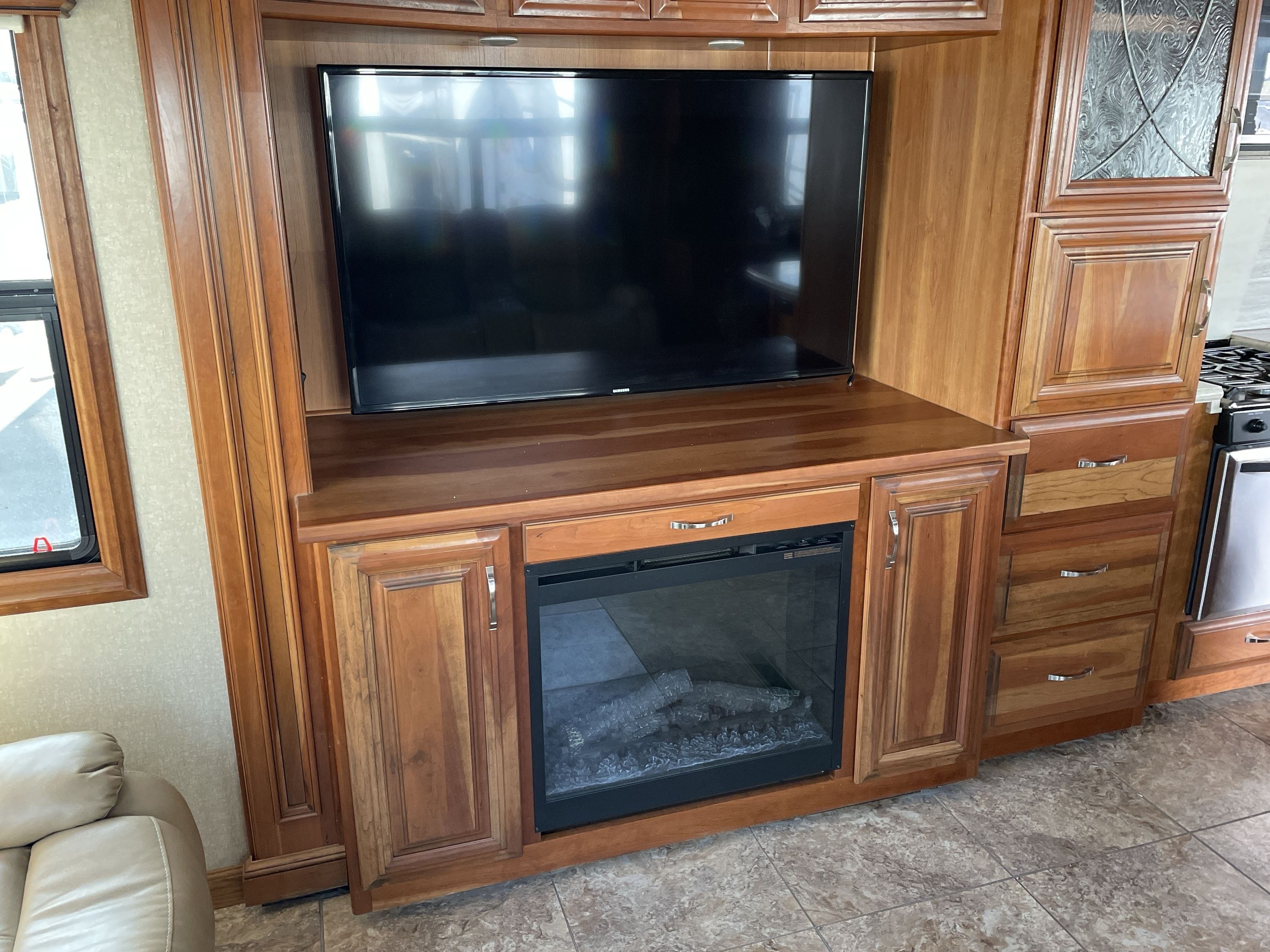 Used 2017 D Luxury Suites Mobile Suites 40KSSB4 40 KSSB4 For Sale in ...