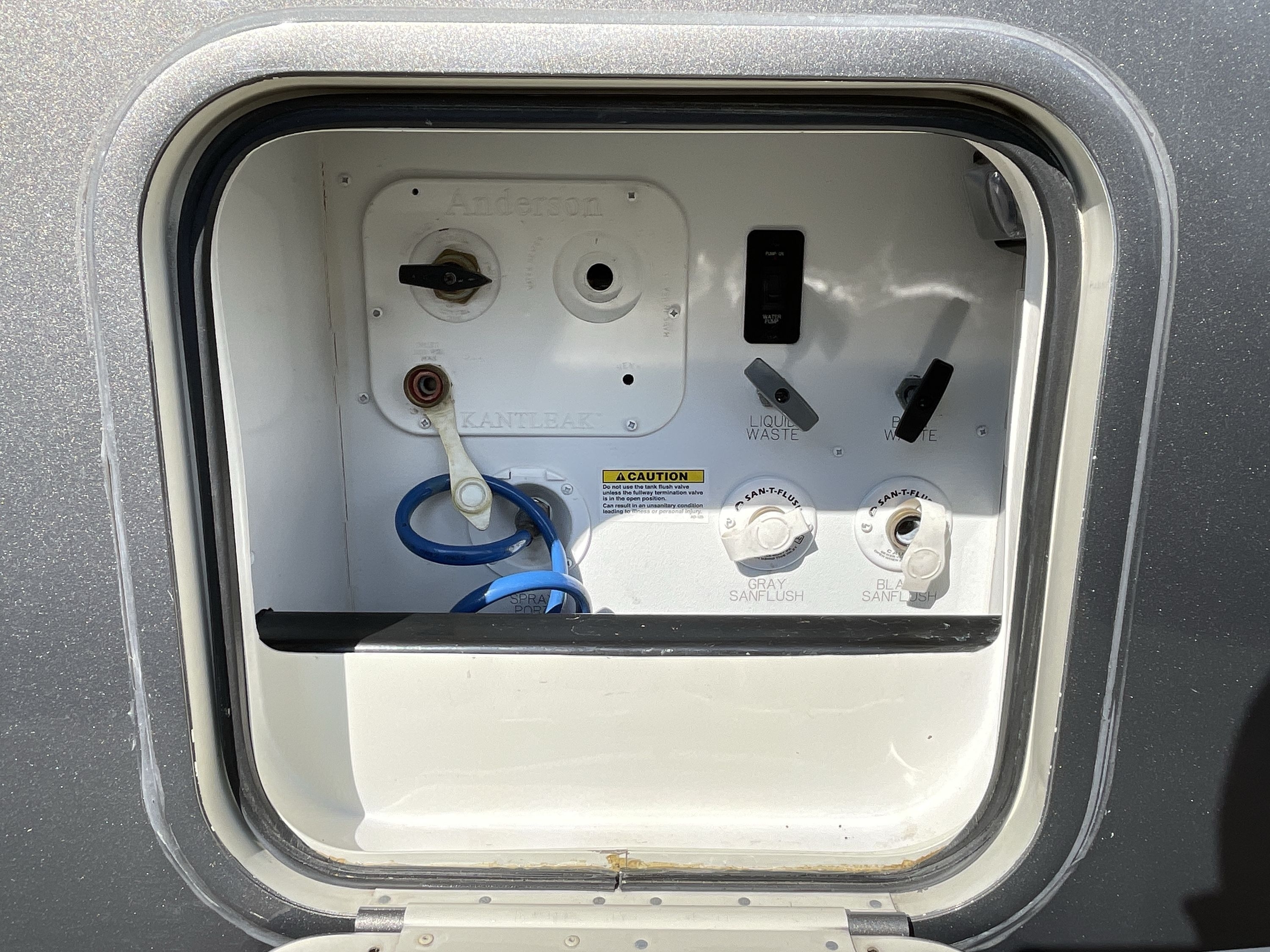 Used 2017 D Luxury Suites Mobile Suites 40KSSB4 40 KSSB4 For Sale in ...