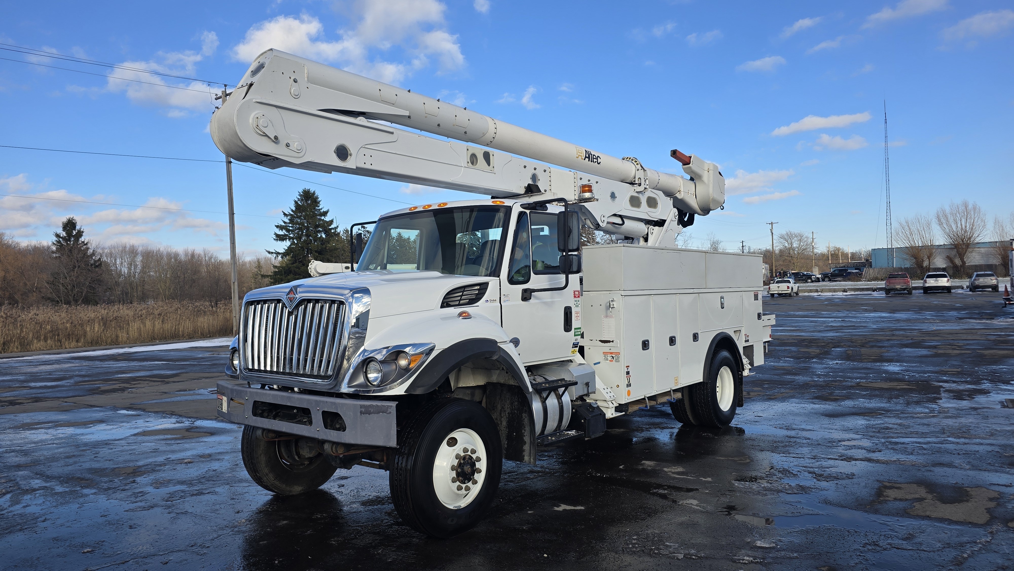International,amc Trucks With Altec Bodies For Sale - Commercial Truck ...