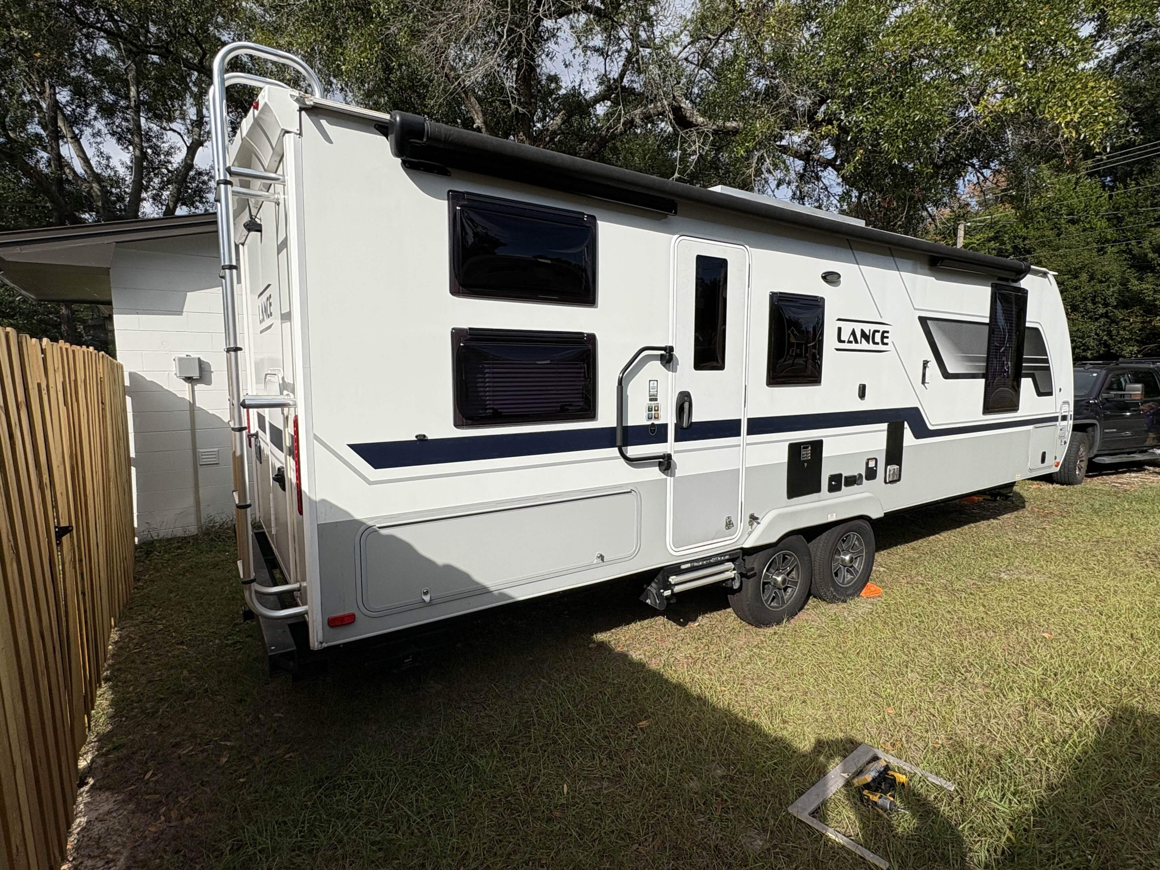 Lance 2445 For Sale
