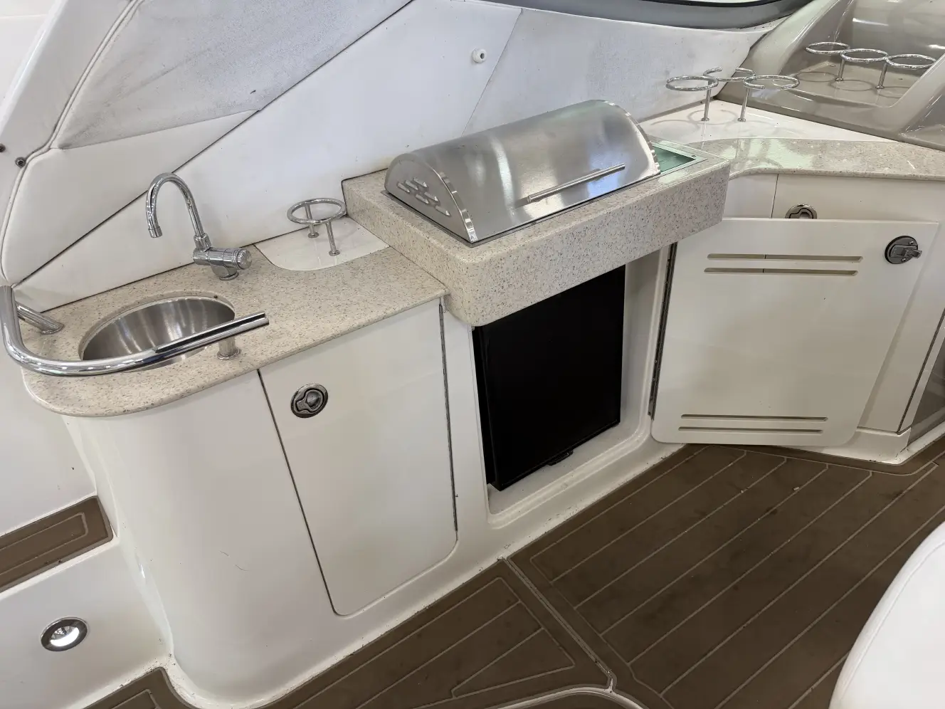 Used 2010 Sea Ray 330 Sundancer For Sale in Marblehead, OH - 5038690111 ...