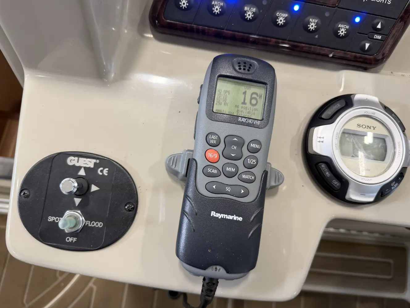 Used 2010 Sea Ray 330 Sundancer For Sale in Marblehead, OH - 5038690111 ...