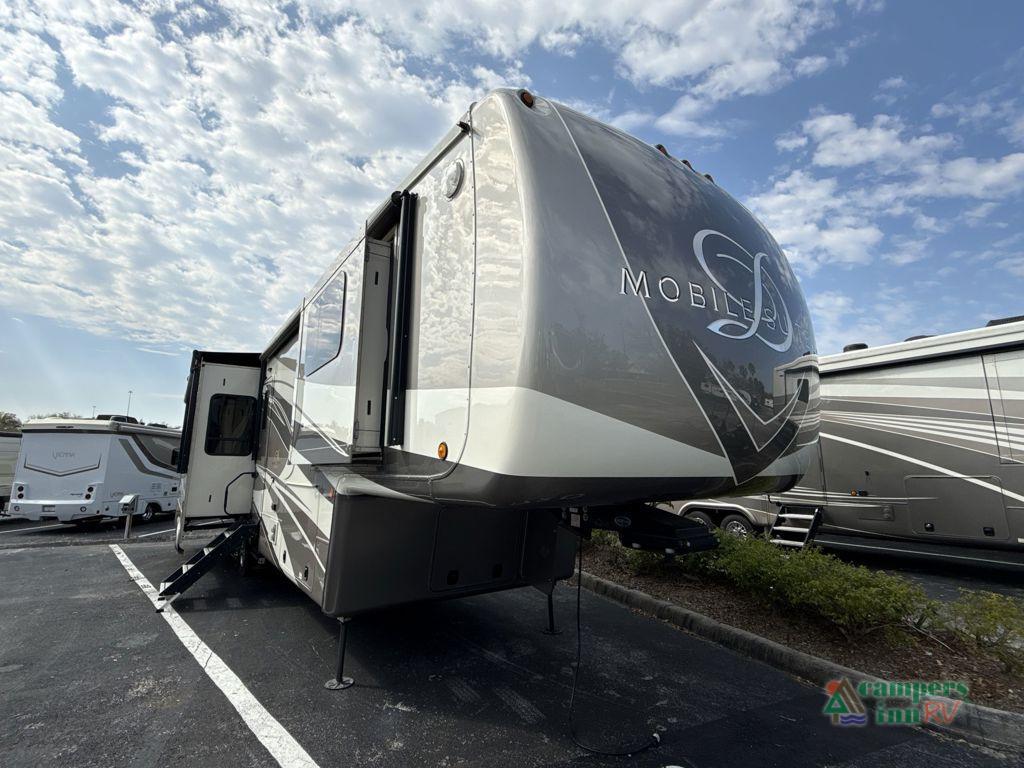 Used 2020 D Luxury Suites Mobile Suites 41RSBK4 For Sale in Seffner, FL ...
