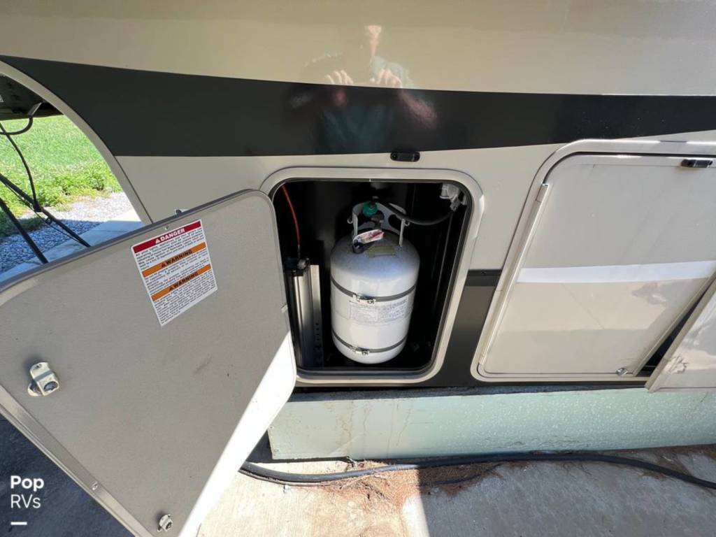 Used 2017 Grand Design Solitude 377mb in Bon Aqua, TN - 5025470057 - RV ...