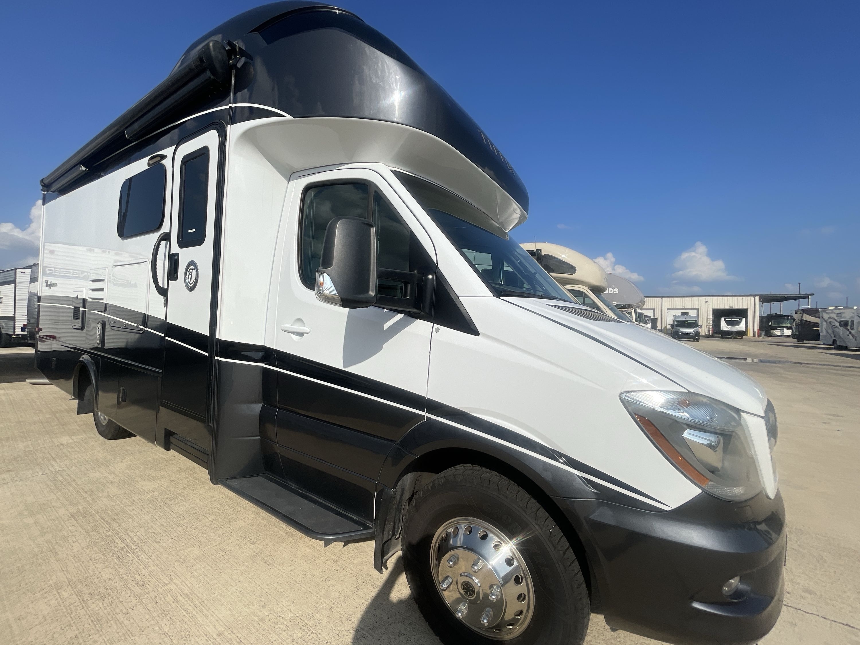 Used 2018 Tiffin Wayfarer 24FW 24 Fw For Sale in New Braunfels, TX ...