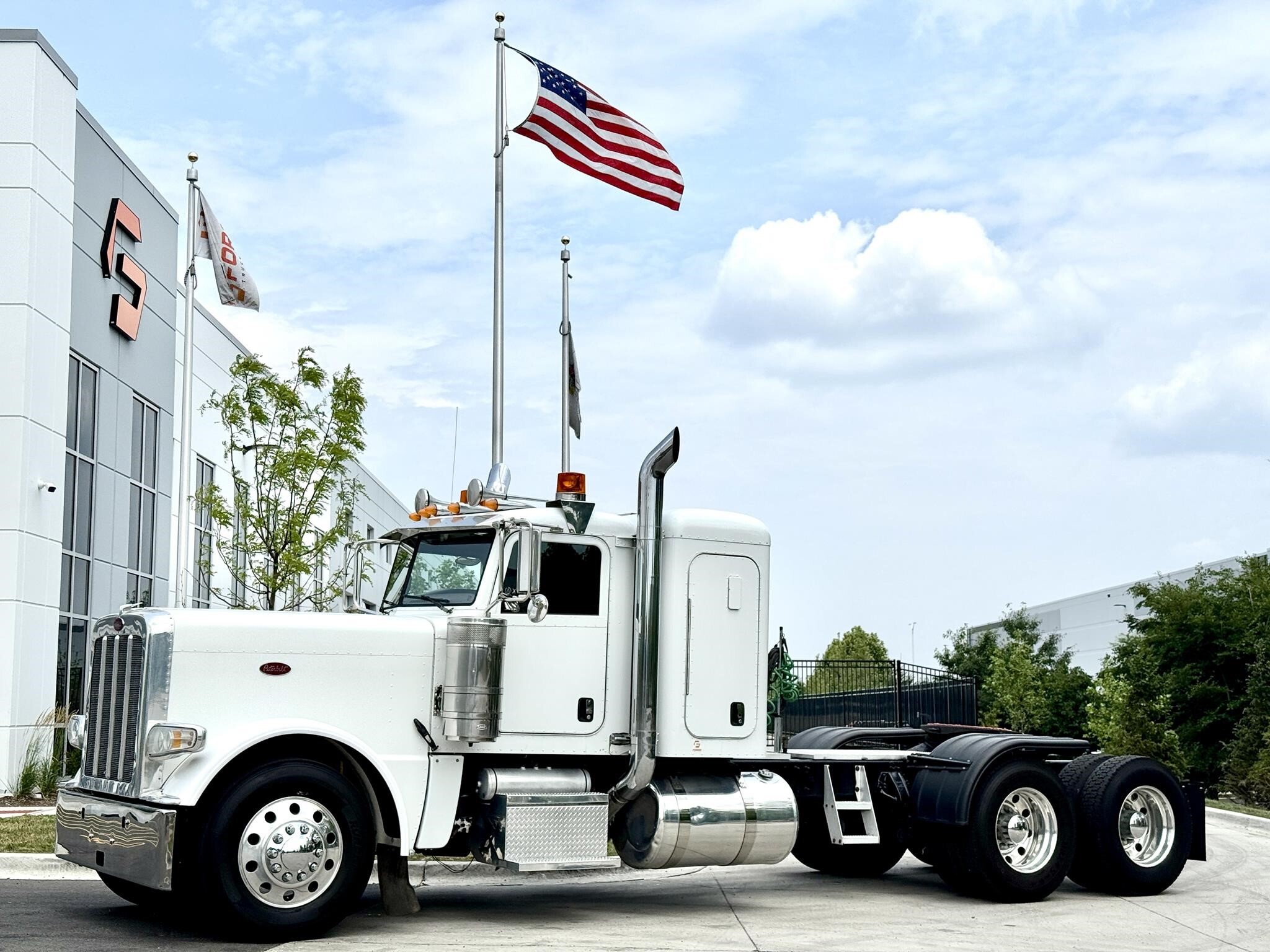 Used 2014 Peterbilt 389 For Sale in New Lenox, IL - 5037058565 ...