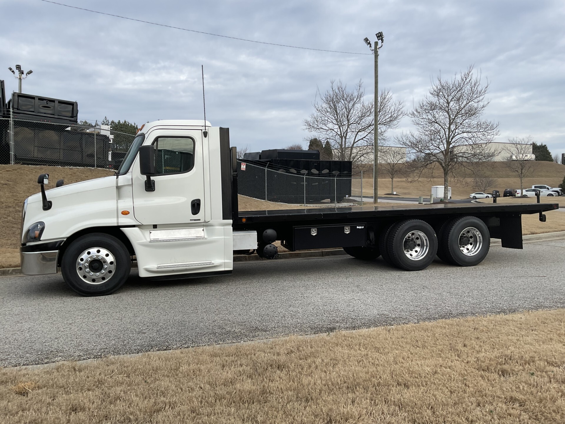 Freightliner Class 8 Flatbed Truck For Sale Near Lawrenceburg, KY ...