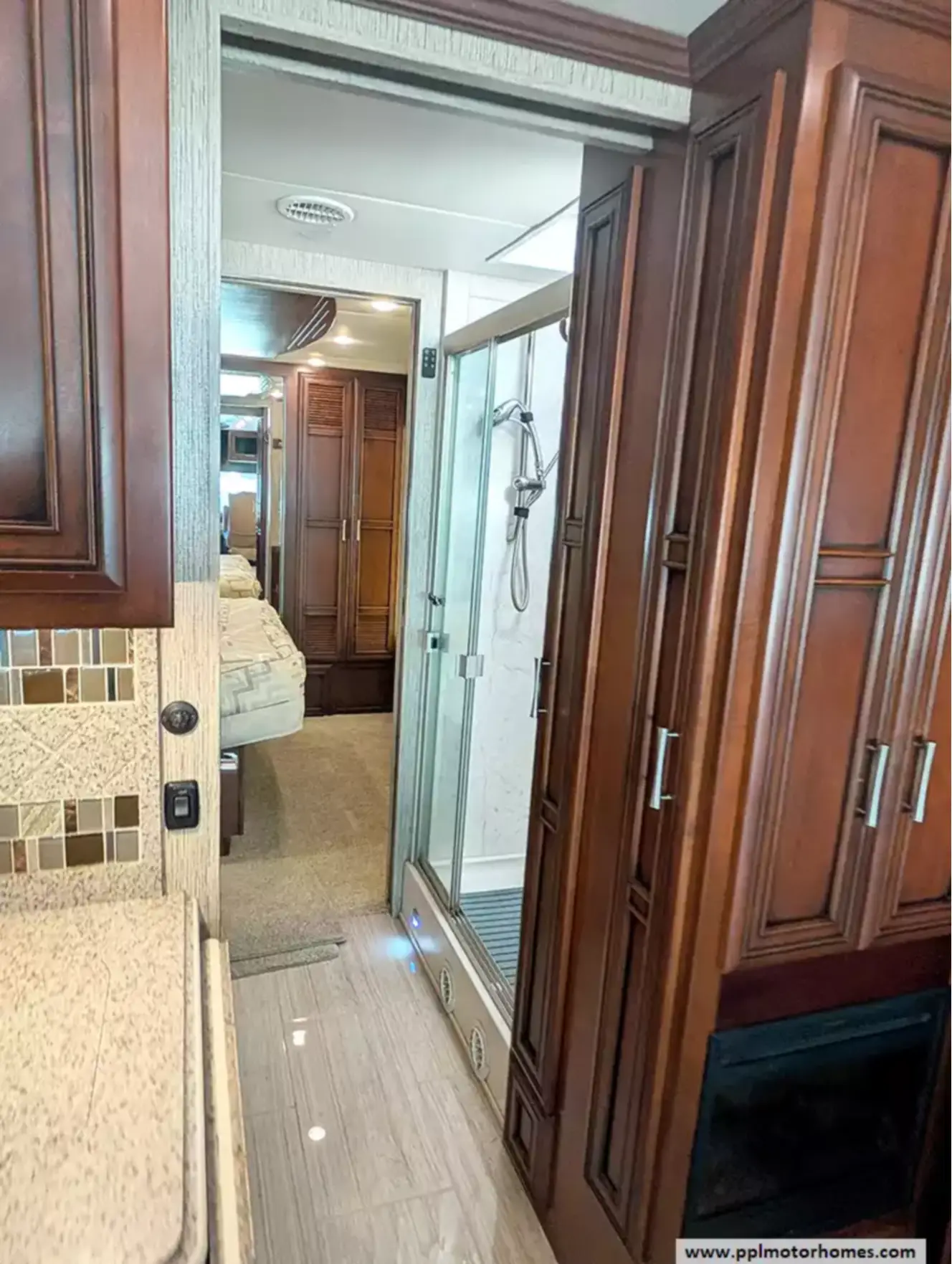 Used 2017 Newmar Ventana 3427 For Sale in Summerfield, FL - 5039877152 ...