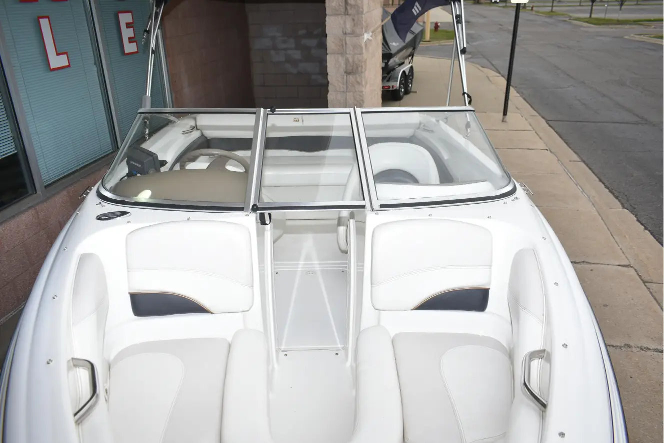 Used 2004 Larson Sei 180 For Sale in Sterling Heights, MI - 5040436846 ...