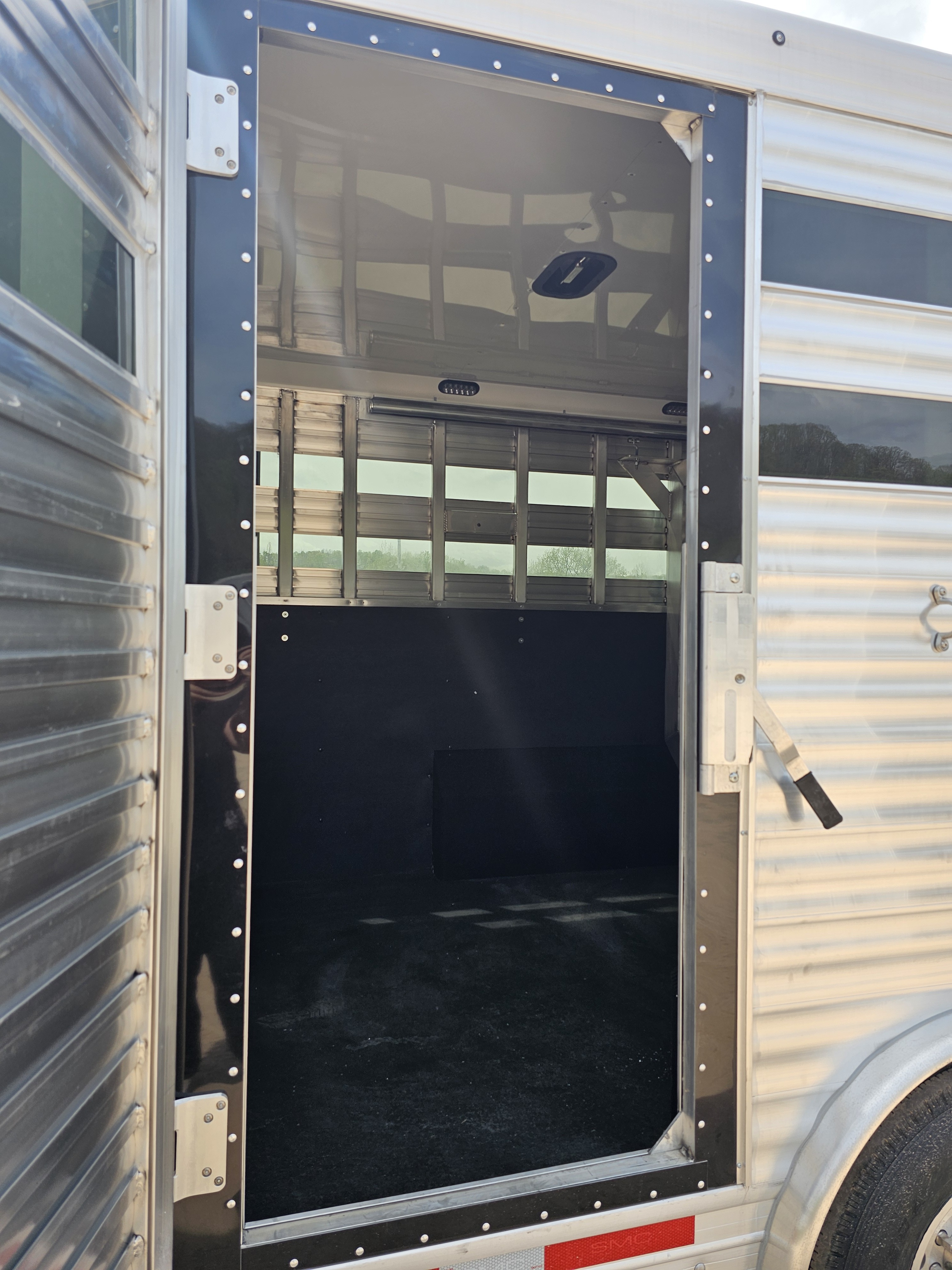 New 2026 Smc 13' Lq With 14' Livestock Area And Midtack Stock Combo For ...