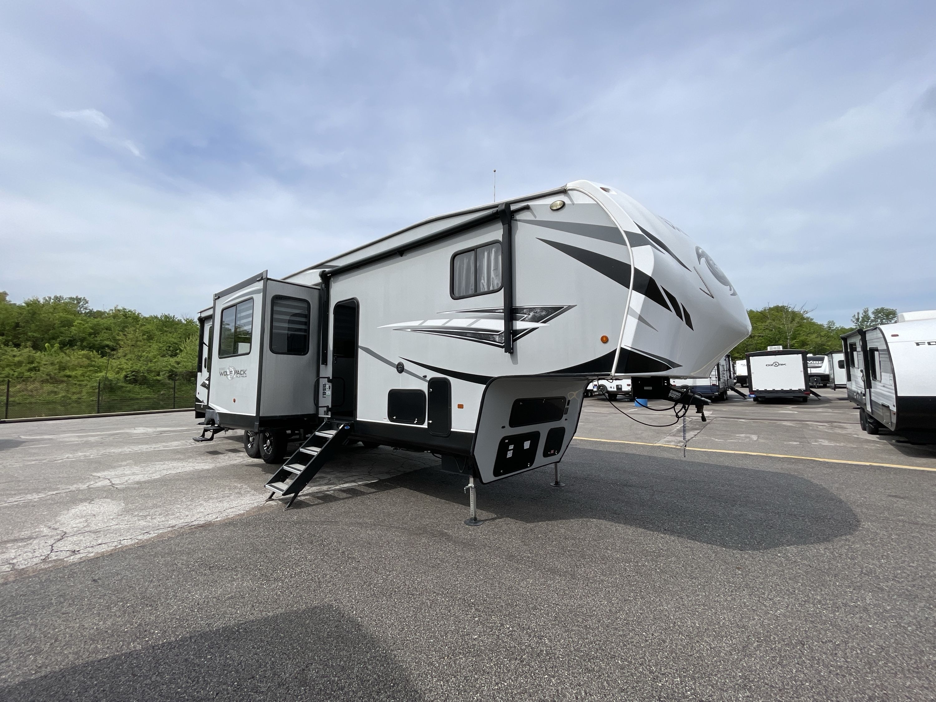 2022 Forest River Cherokee Wolf Pack 315PACK12,325PACK13,335PACK13 RVs ...