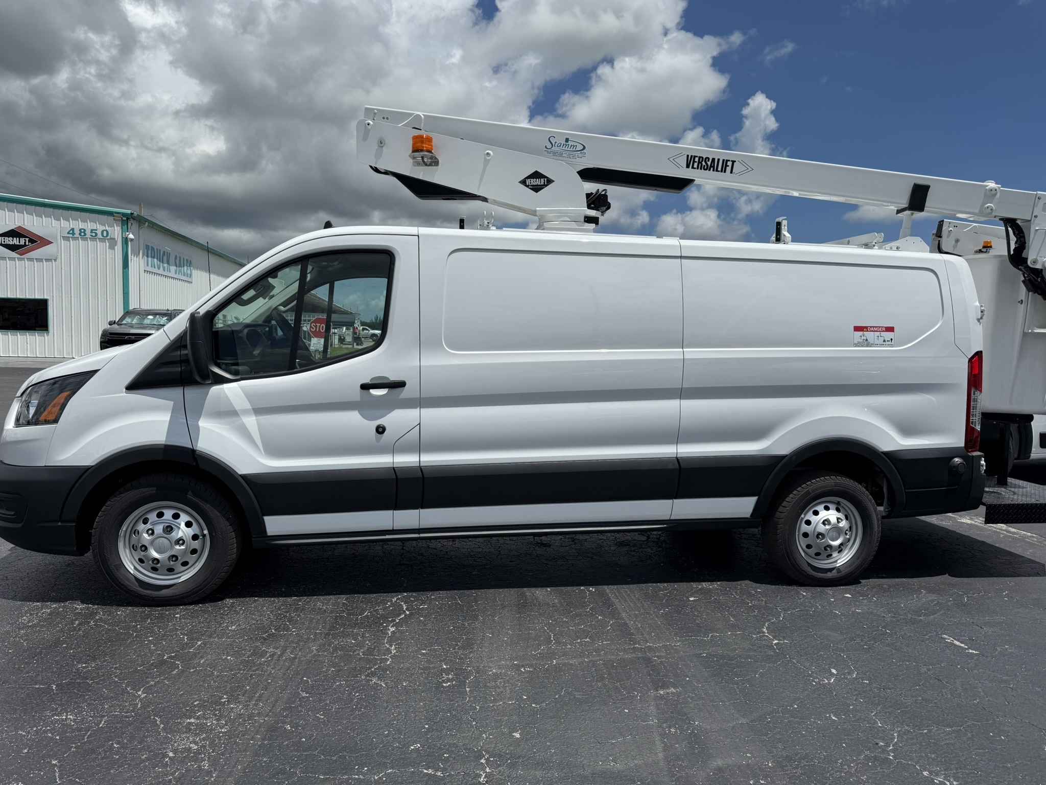 Ford F450,TRANSIT Bucket Trucks With Versalift Bodies For Sale ...