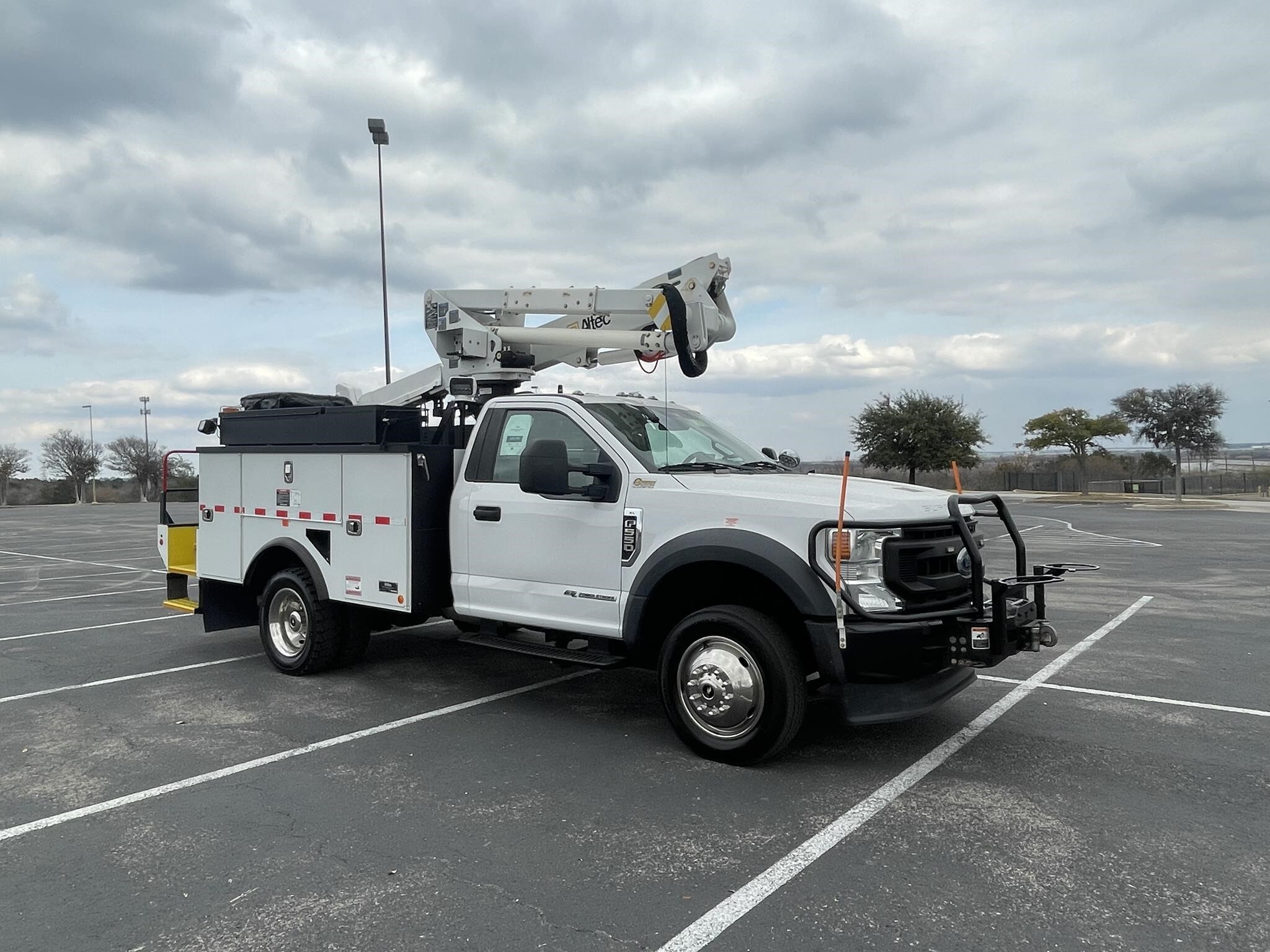 Ford F550,F800 Bucket Trucks With Altec Bodies For Sale - Commercial ...