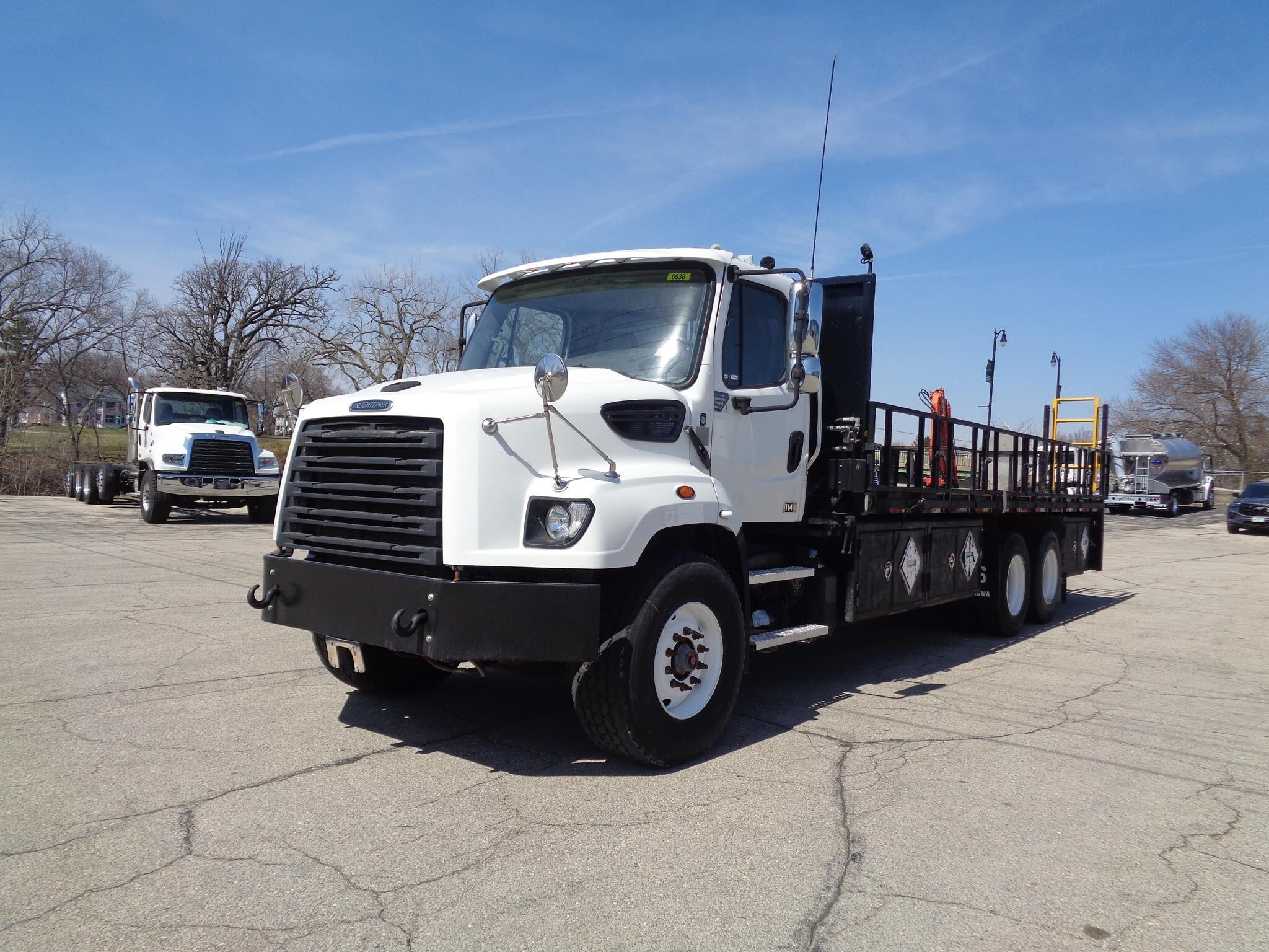 Freightliner 114 Sd Class 8 ,class 7 Flatbed Truck For Sale ...
