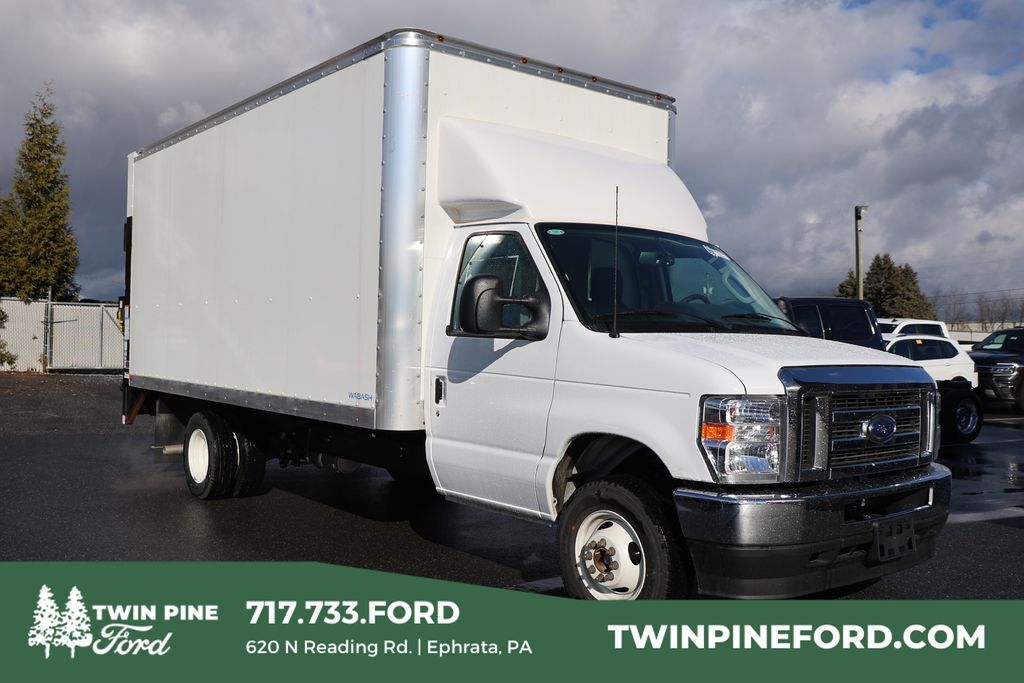Ford ECONOLINE,E350 Box Trucks With Supreme Bodies For Sale ...