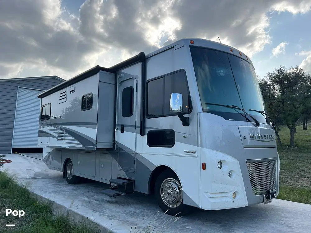 27N Adventurer For Sale - Winnebago Class A RVs - Class A Motorhomes ...